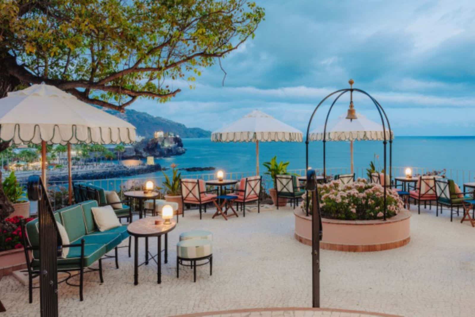 Romantic Restaurants in Madeira – Must-Try Dining Experiences